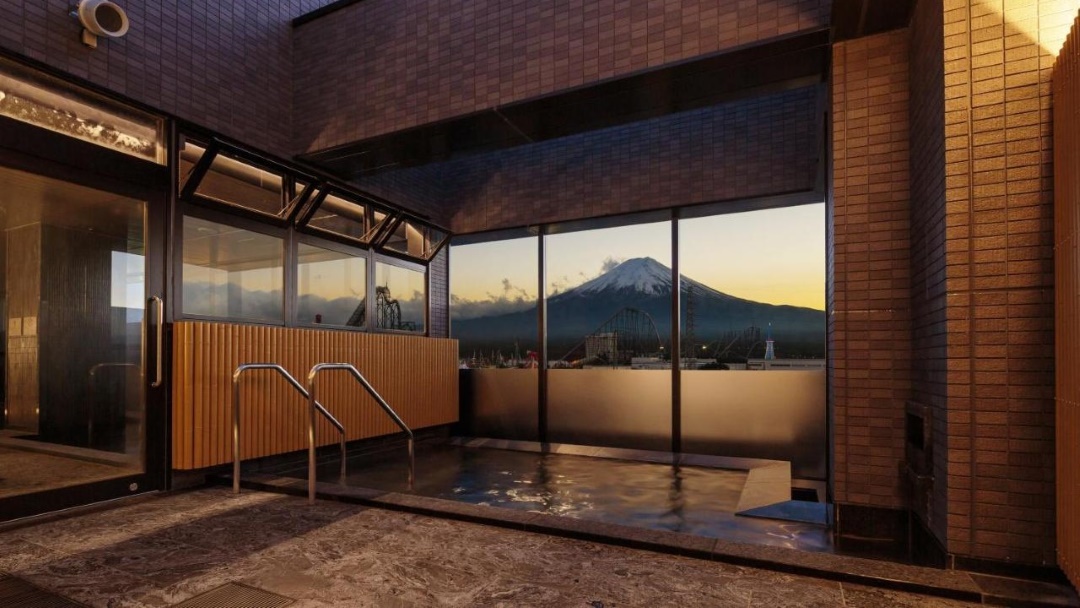 Japan Group Tour for Solo 30s & 40s | Other Way Round Travel